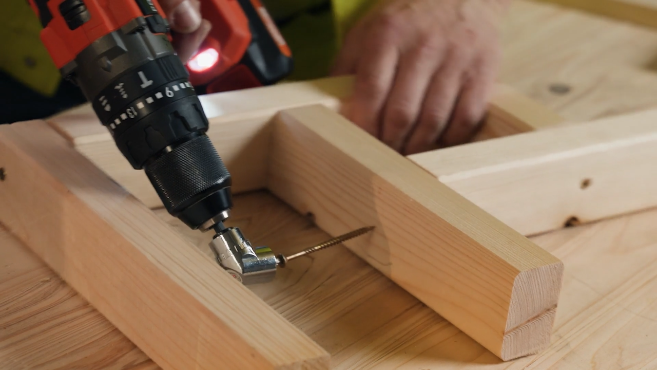 Jak šroubovat nebo vrtat za rohem | Stream